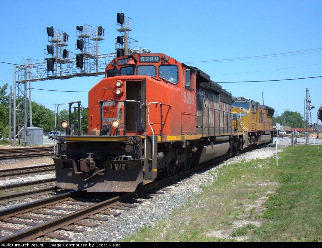 CN 5289 & UP 5158